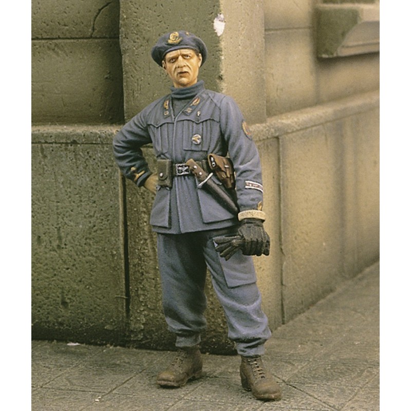 Italian Officer "Btg. Azzurro" WWII (1/35)